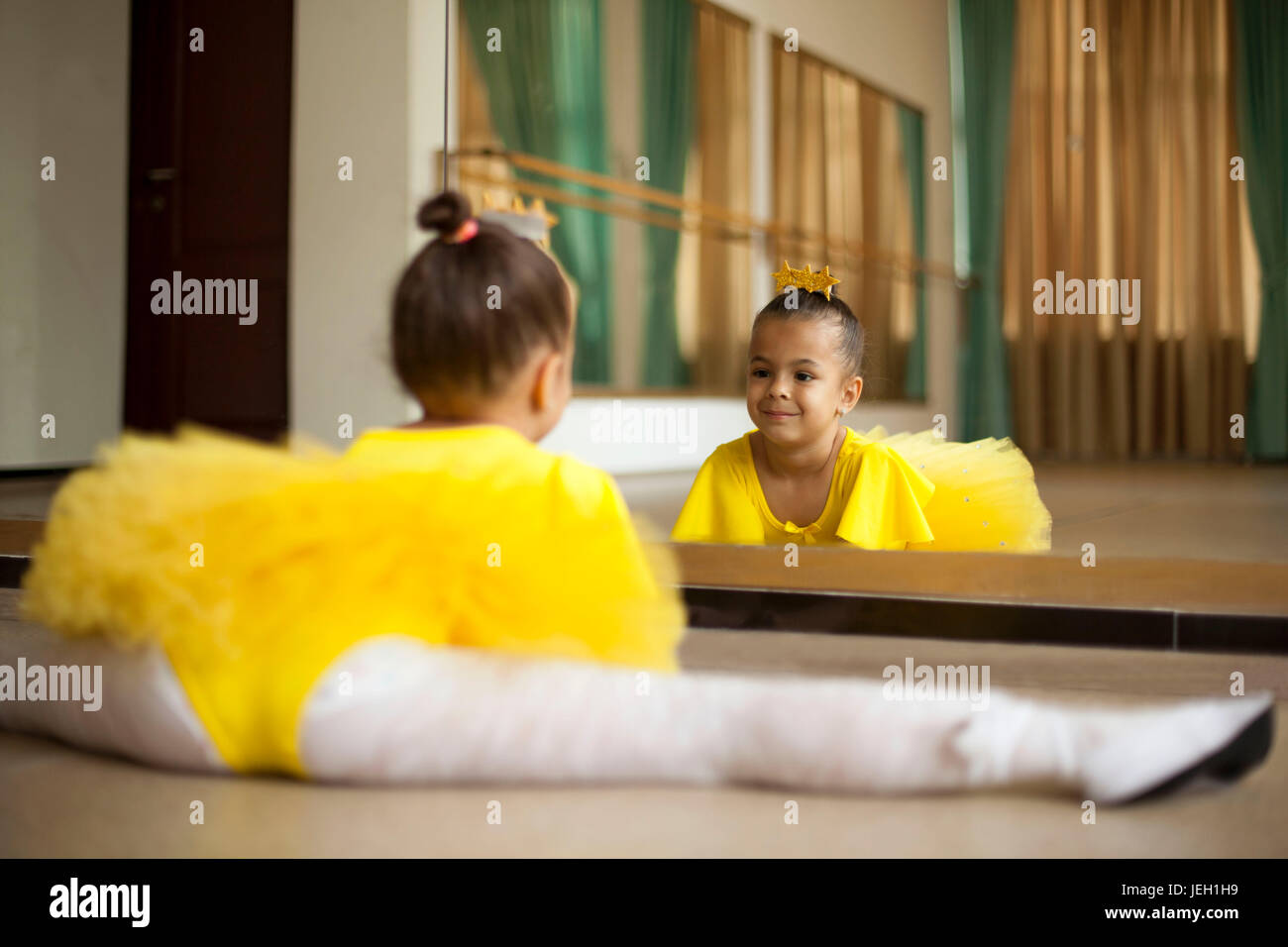 Little ballet dancers in ballet studio Stock Photo - Alamy