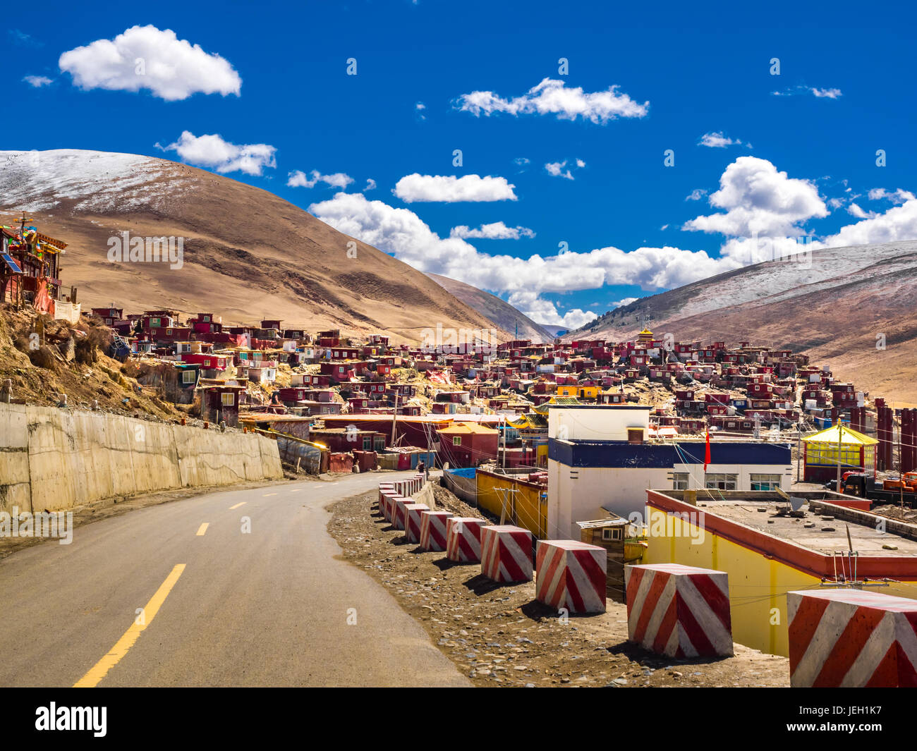 Shacks for buddhist monks and nuns at tibetan Yarchen Gar Monastery in ...