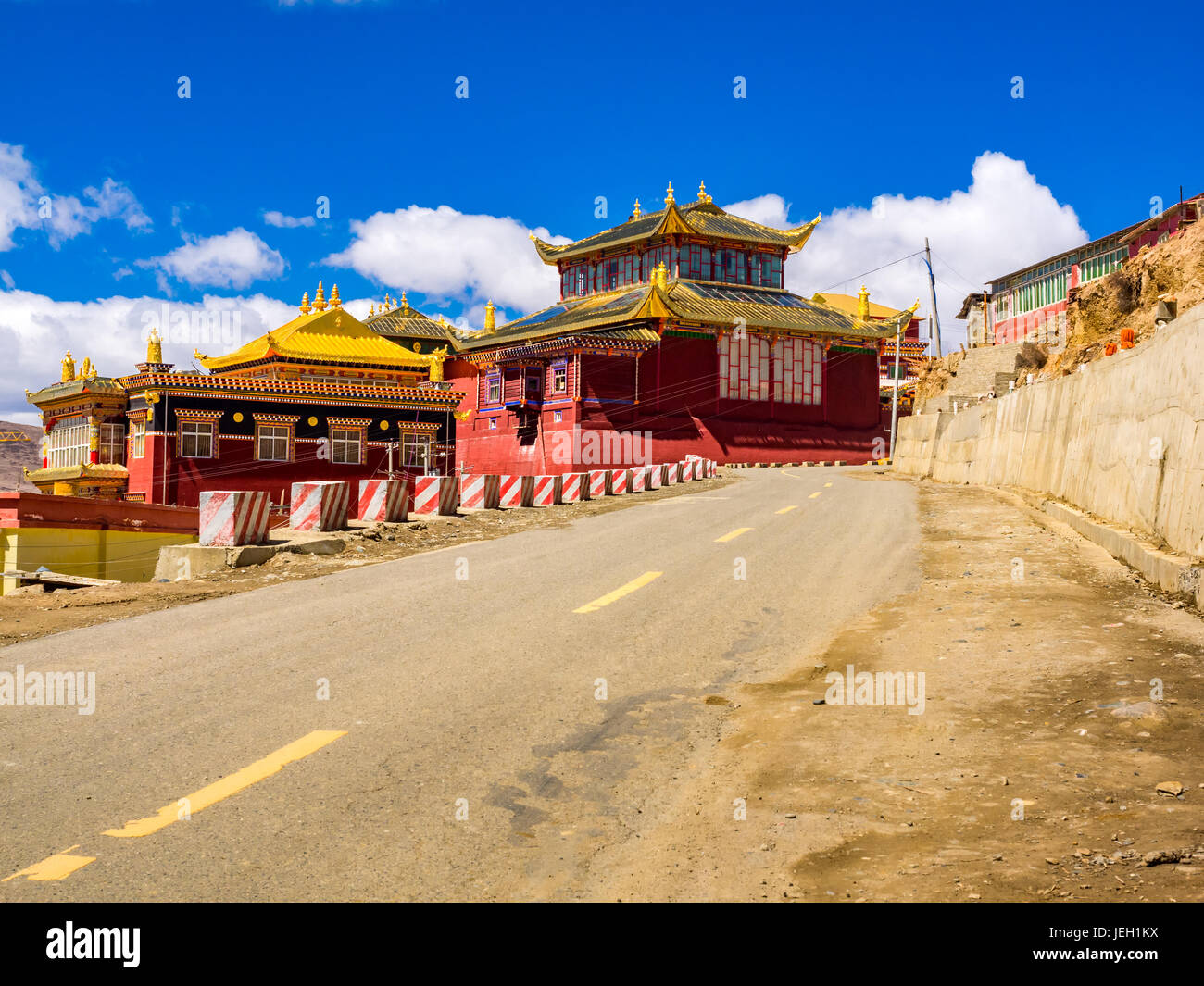 View of tibetan Yarchen Gar Monastery in Sichuan, China Stock Photo - Alamy