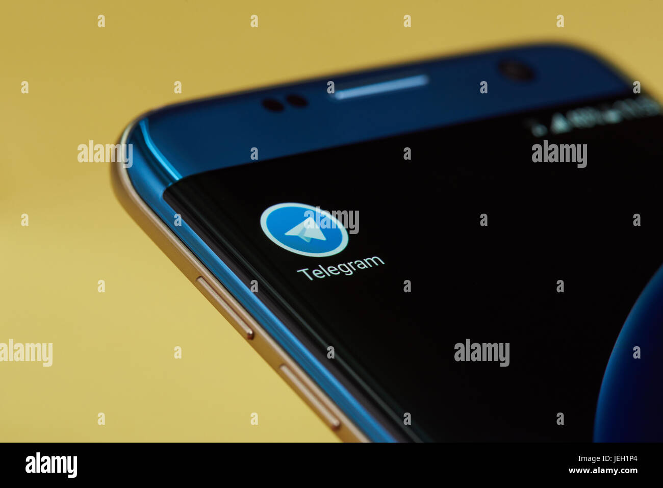 Telegram app icon hi-res stock photography and images - Alamy