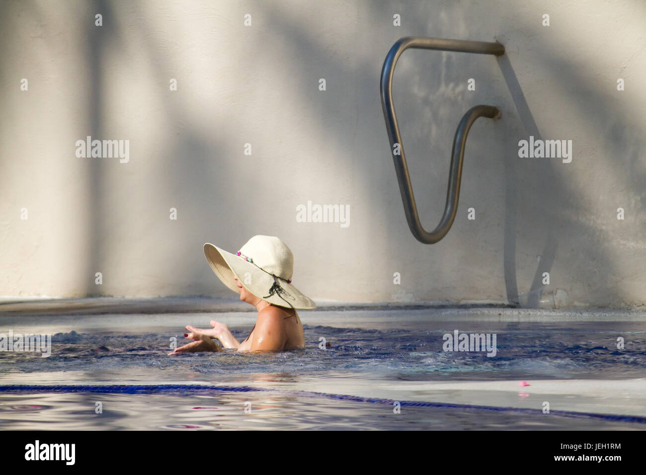 Woman pool sunbath hi-res stock photography and images - Alamy