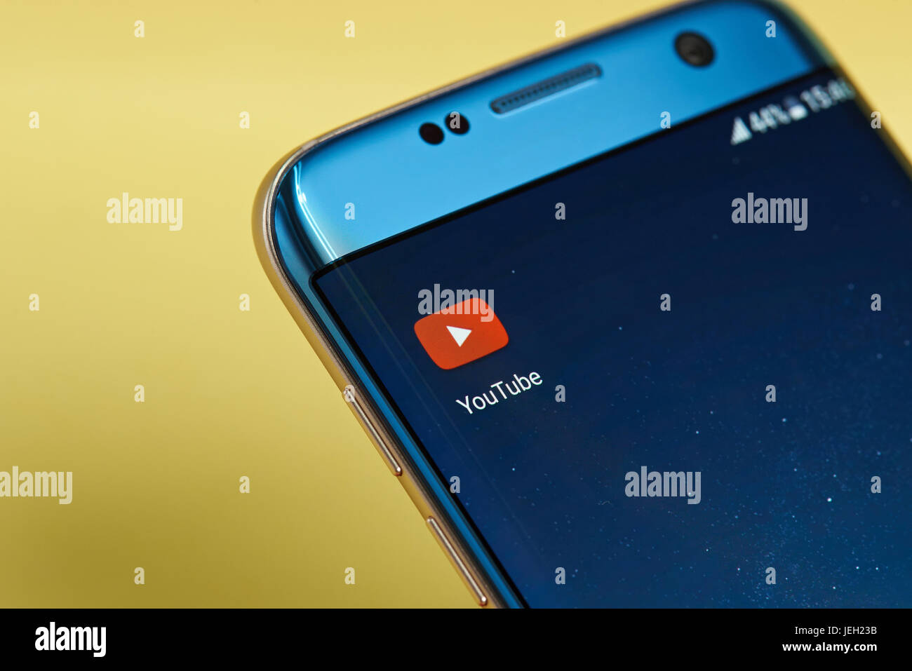 Youtube logo 2017 hi-res stock photography and images - Alamy