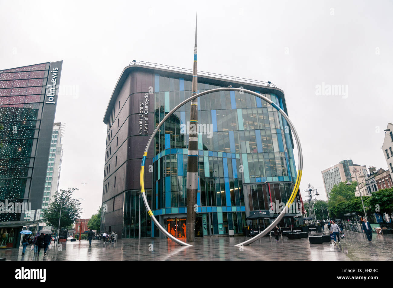 Reflection of cardiff castle hi-res stock photography and images - Alamy