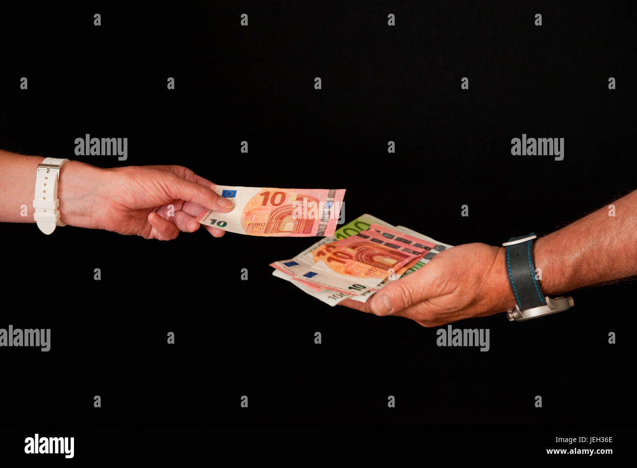 Cash payment with banknotes Stock Photo - Alamy