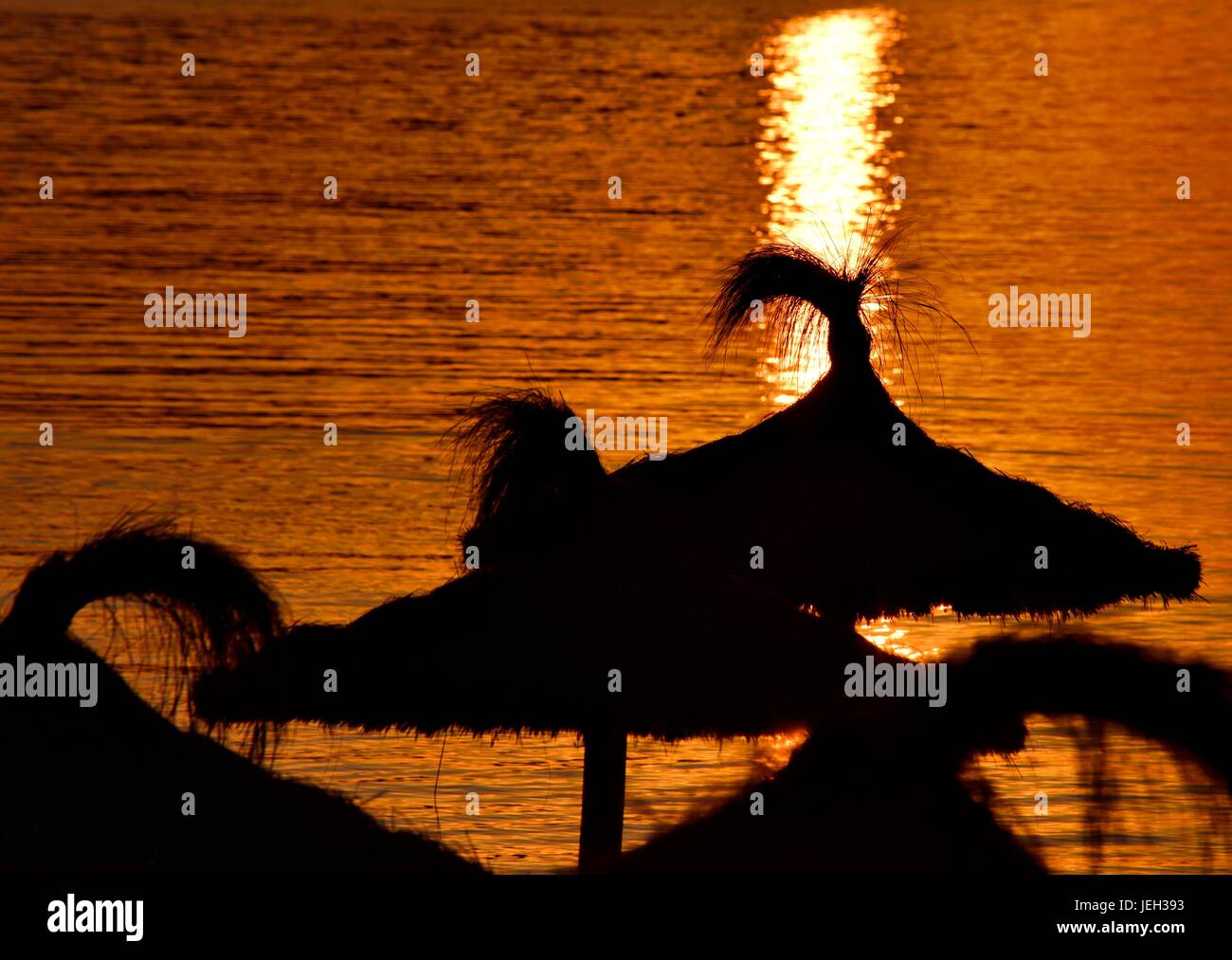 Sun brolly silhouette Stock Photo - Alamy