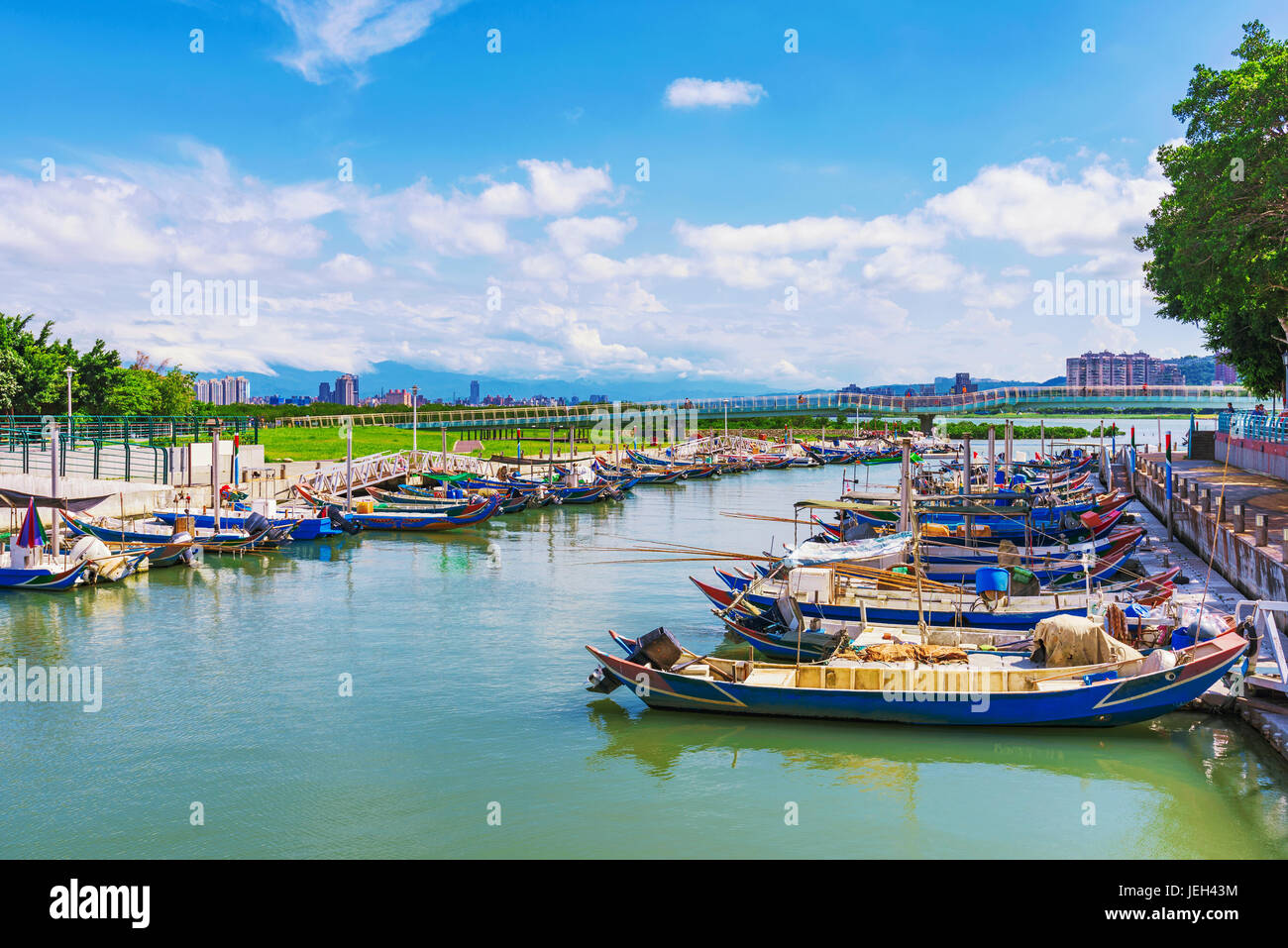 Port of taipei hi-res stock photography and images - Alamy