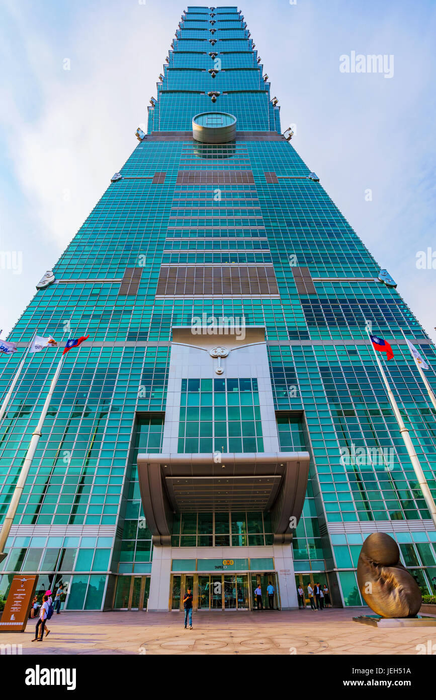 TAIPEI, TAIWAN - MAY 31: This is the exterior arcitecture of the Taipei ...