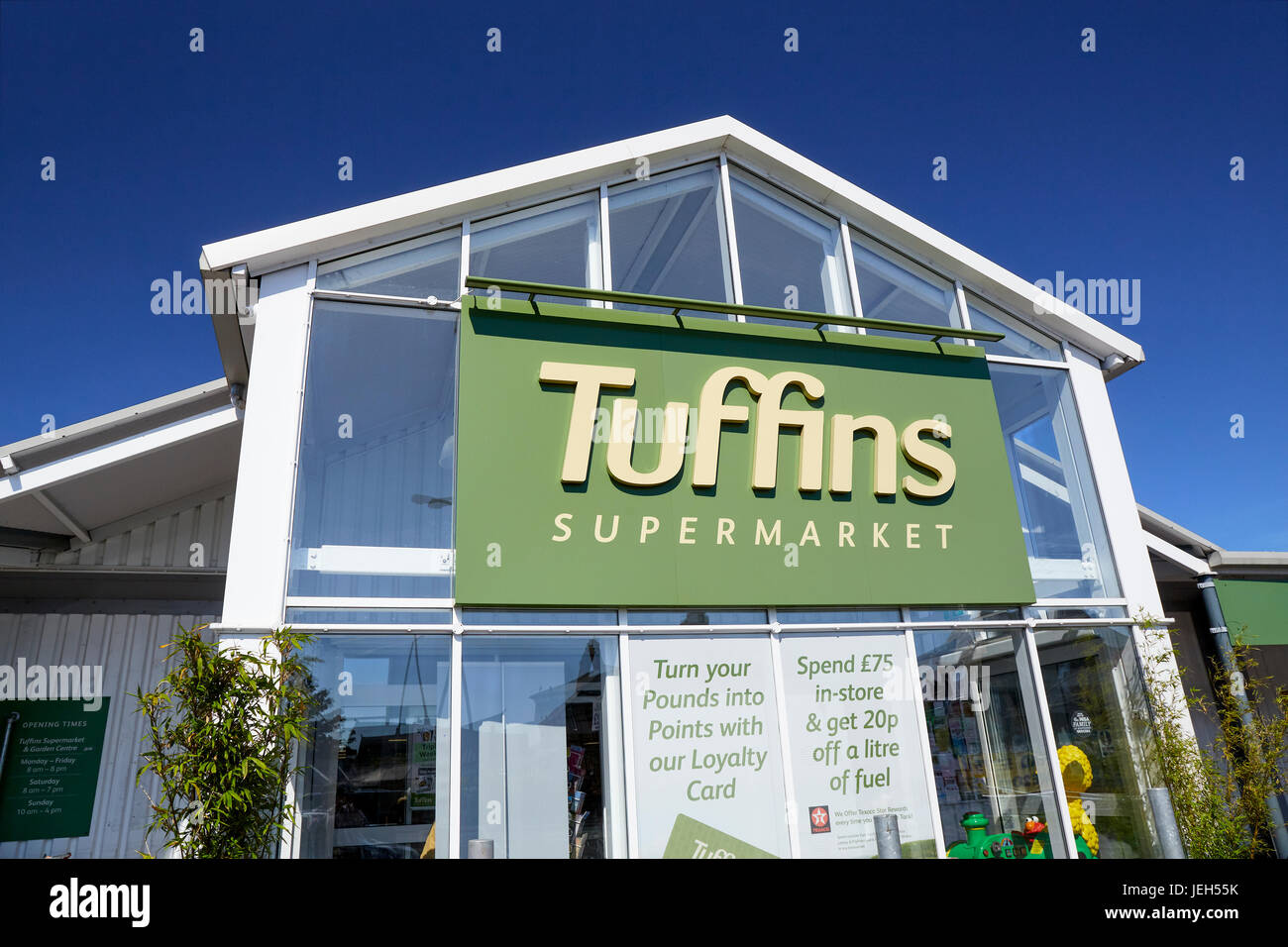 Tuffins hi-res stock photography and images - Alamy