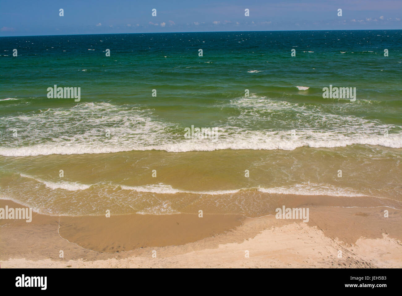 Ocean waves and sand hi-res stock photography and images - Alamy