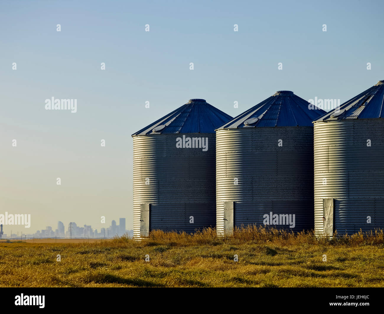Metal silos hi-res stock photography and images - Alamy