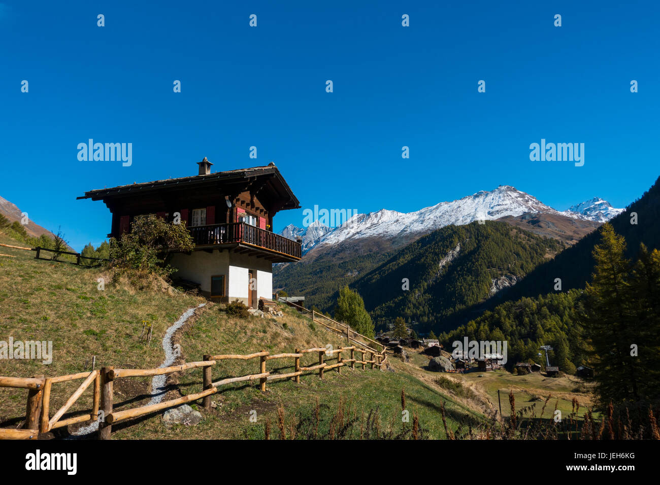 Traditional chalet hi-res stock photography and images - Alamy