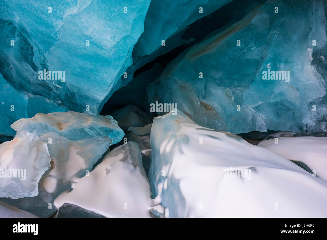 Glacier and a cave hi-res stock photography and images - Alamy
