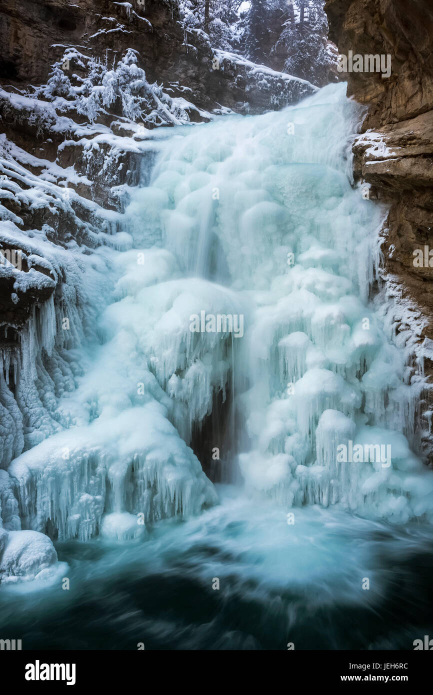 Winter, frozen waterfalls hi-res stock photography and images - Alamy