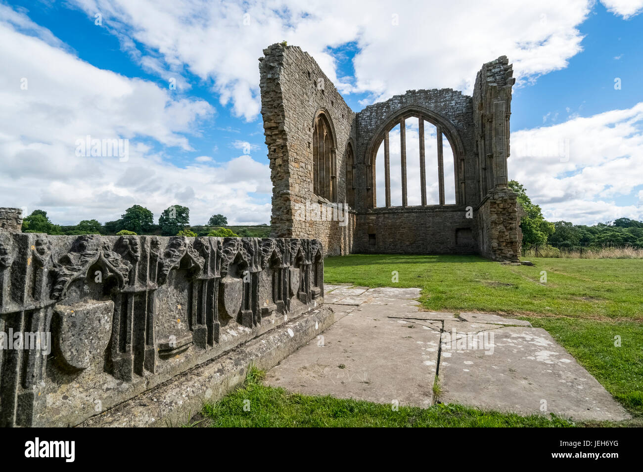 English building ruins hi-res stock photography and images - Alamy