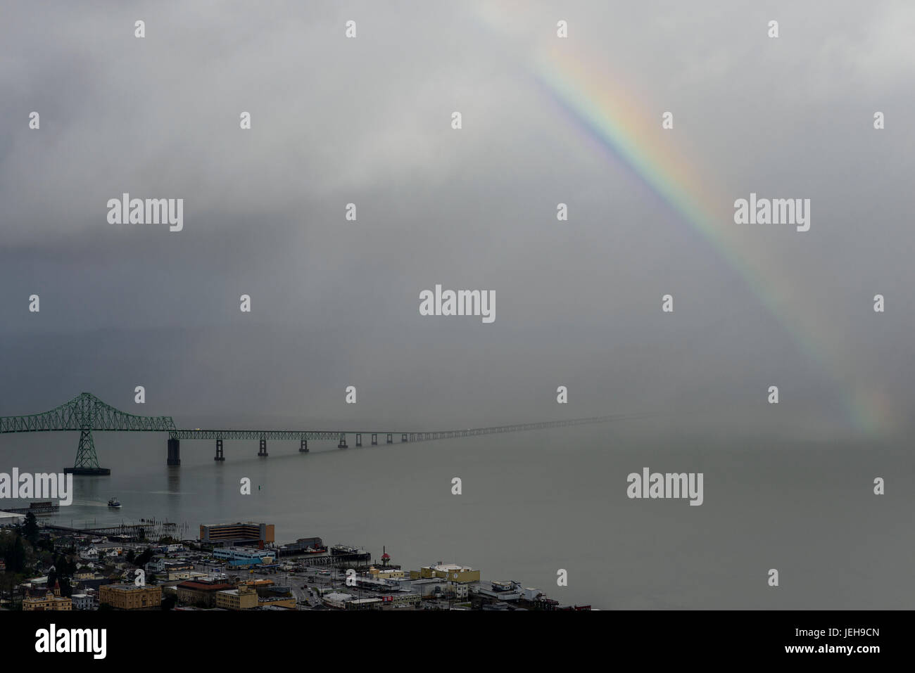 Bridge disappears into mist hi-res stock photography and images - Alamy