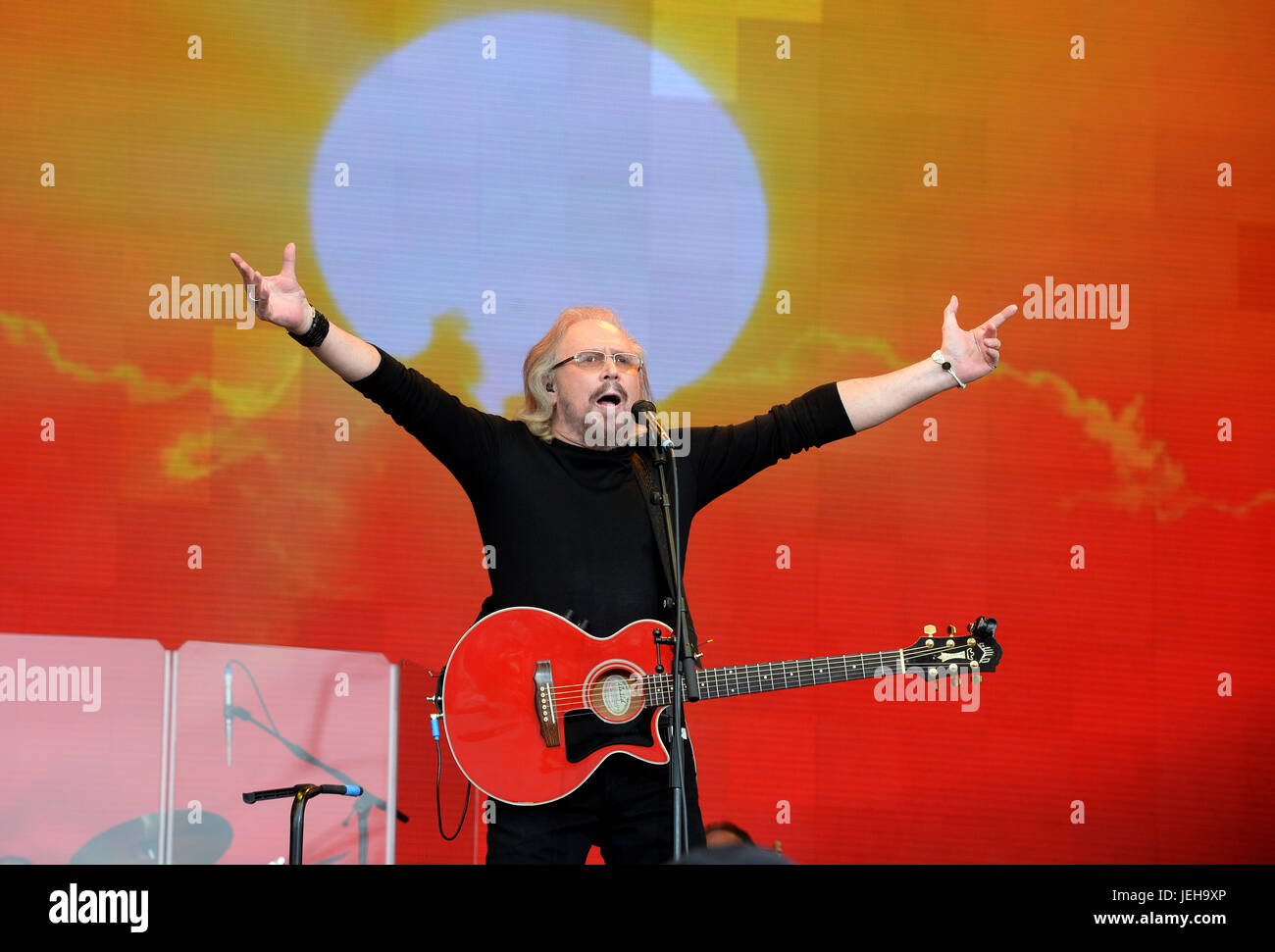 Barry Gibb performing on the Pyramid Stage at Glastonbury Festival, at ...