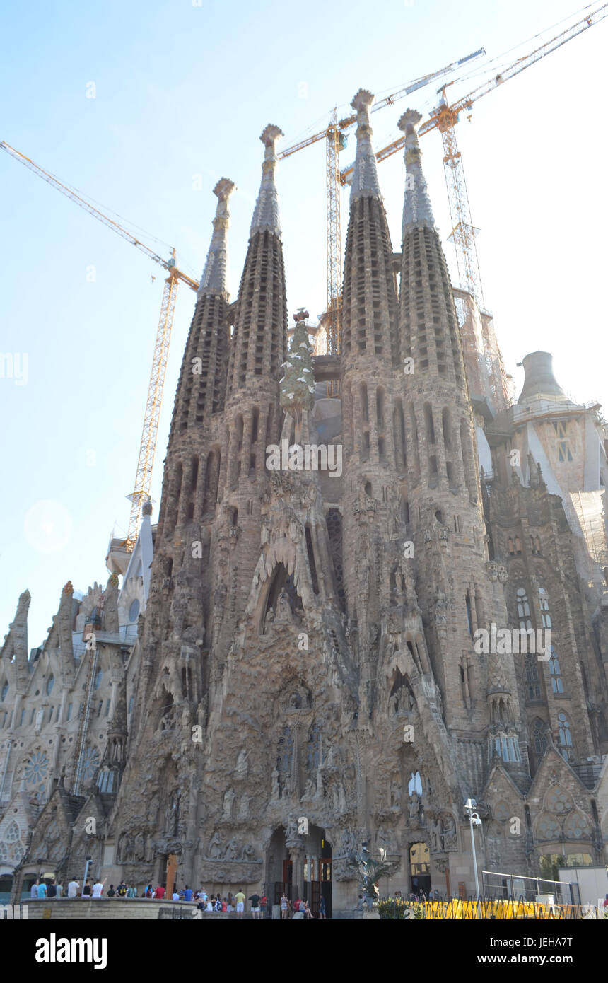 Expiatory temple of the holy family hi-res stock photography and images ...