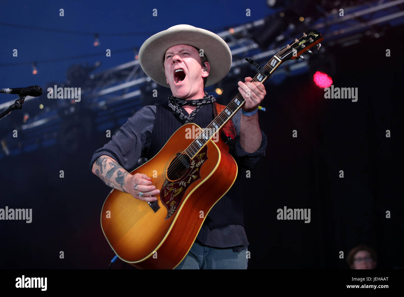 Kiefer Sutherland performs on the Avalon Stage at Glastonbury Festival ...