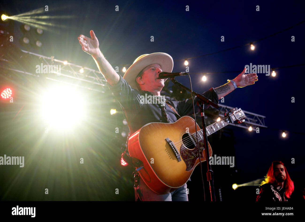 Kiefer Sutherland performs on the Avalon Stage at Glastonbury Festival ...