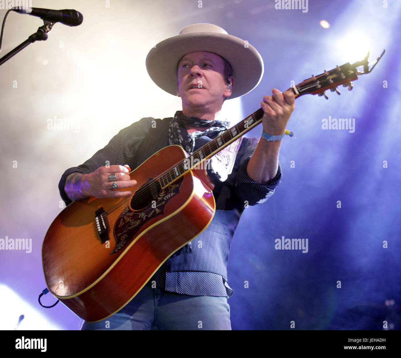 Kiefer Sutherland performs on the Avalon Stage at Glastonbury Festival ...
