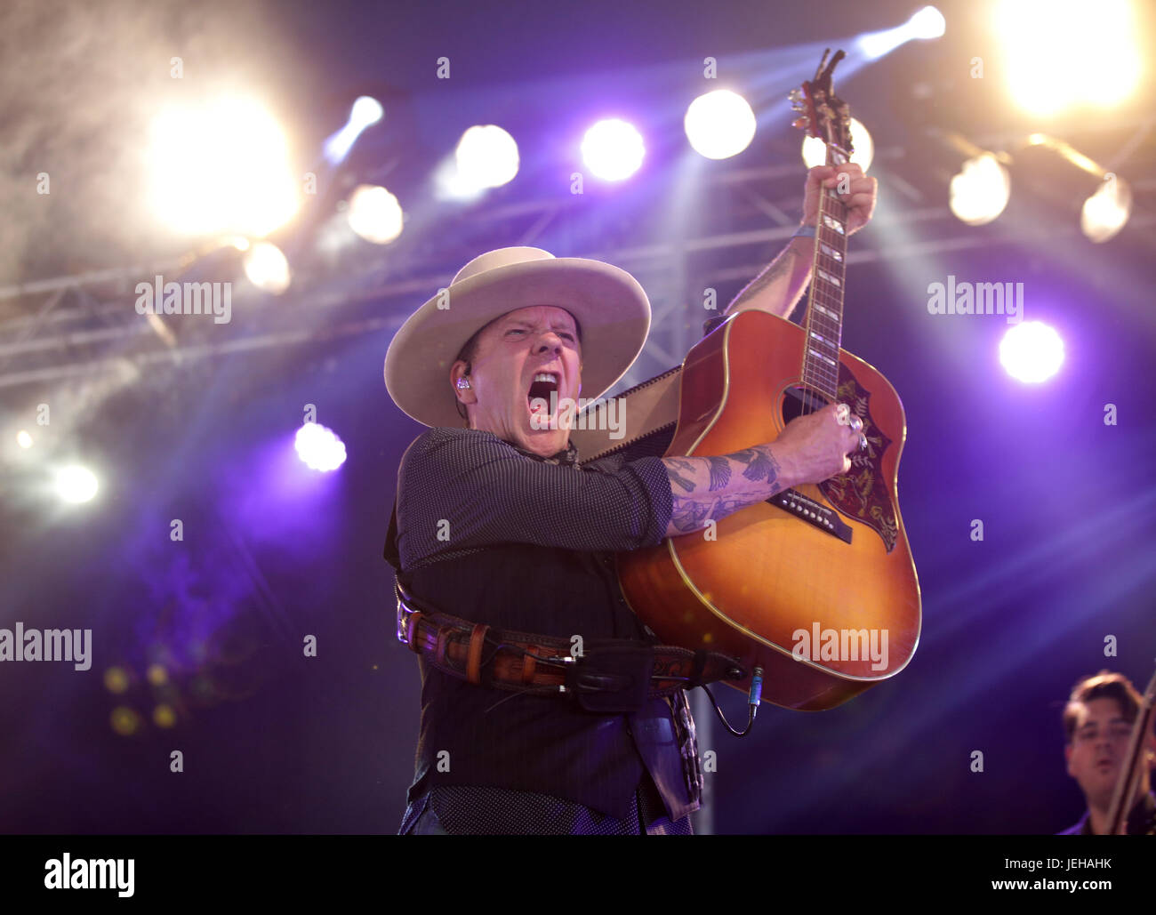 Kiefer Sutherland performs on the Avalon Stage at Glastonbury Festival ...
