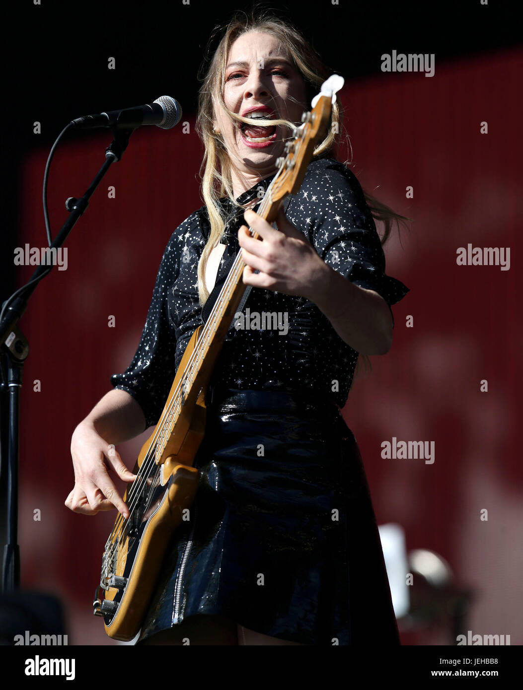 Este haim performing with haim at the glastonbury festival hi-res stock ...