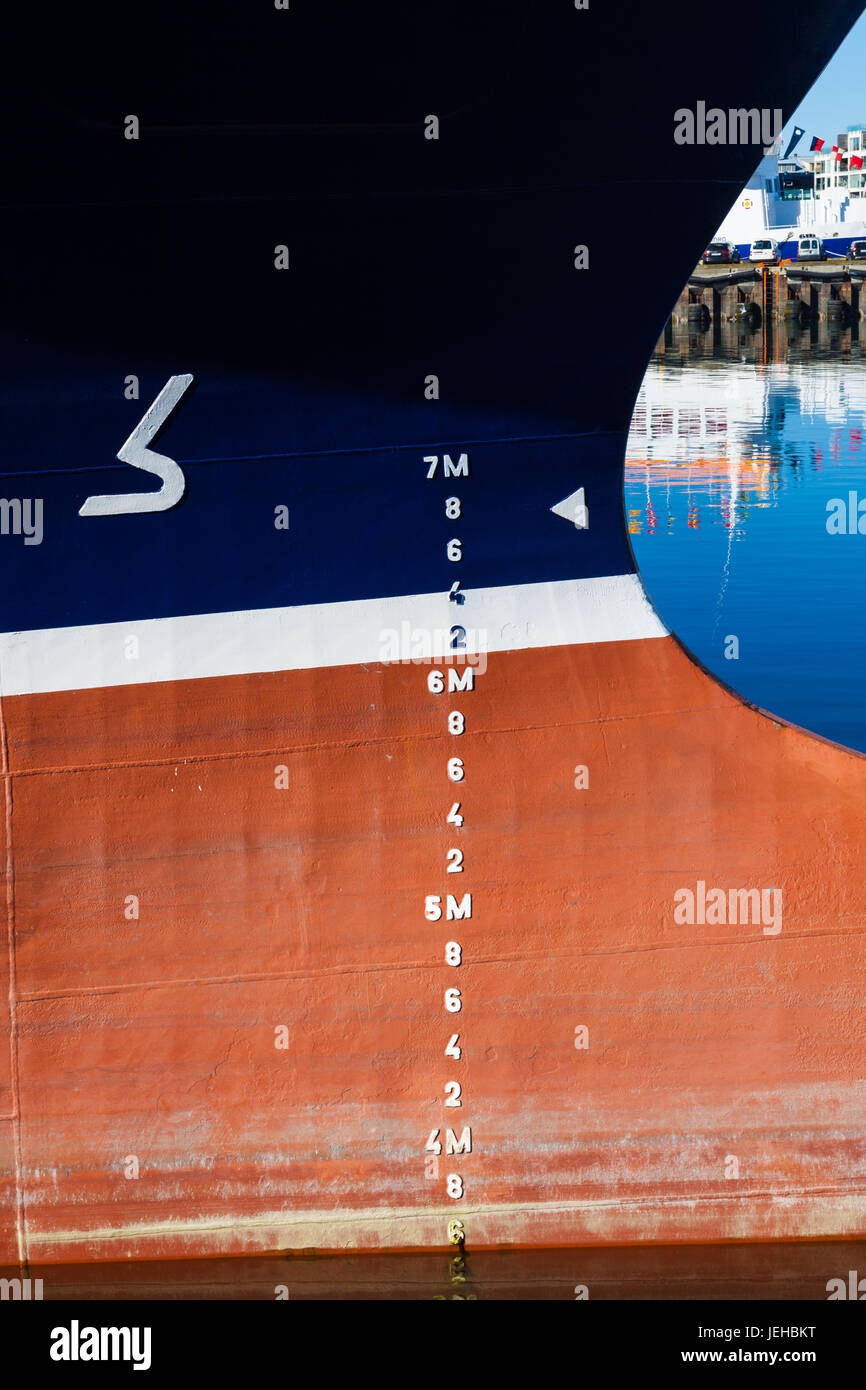 Plimsoll line hi-res stock photography and images - Alamy