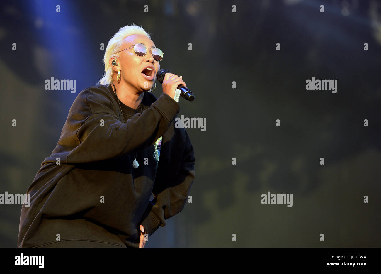 Emily Sande performing on the Other Stage at Glastonbury Festival, at ...