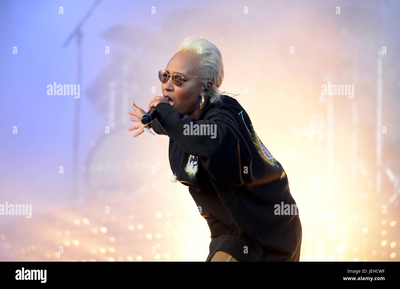 Emily Sande performing on the Other Stage at Glastonbury Festival, at ...