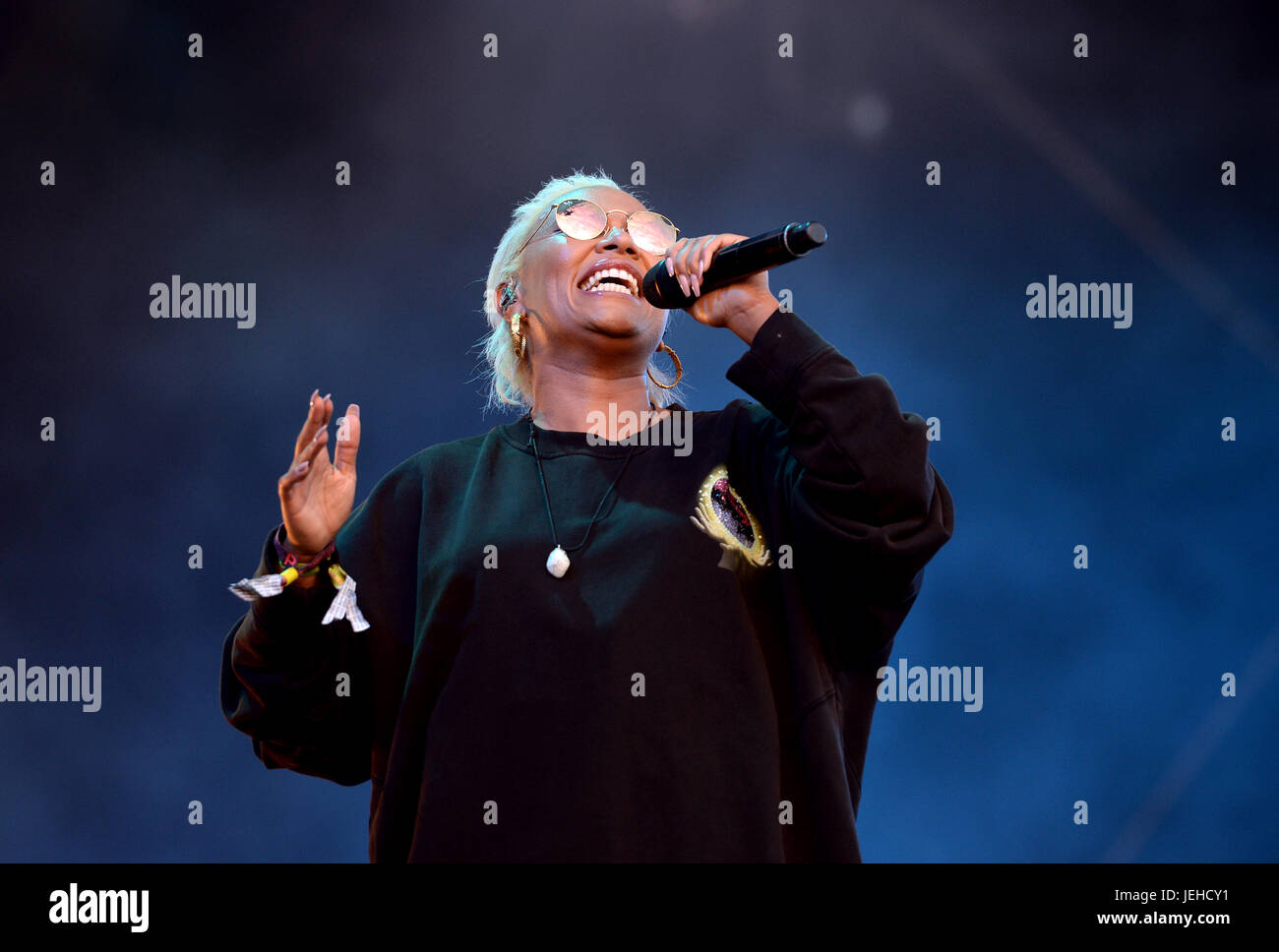 Emily Sande performing on the Other Stage at Glastonbury Festival, at ...