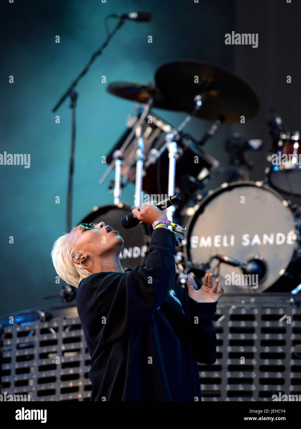 Emily Sande performing on the Other Stage at Glastonbury Festival, at ...