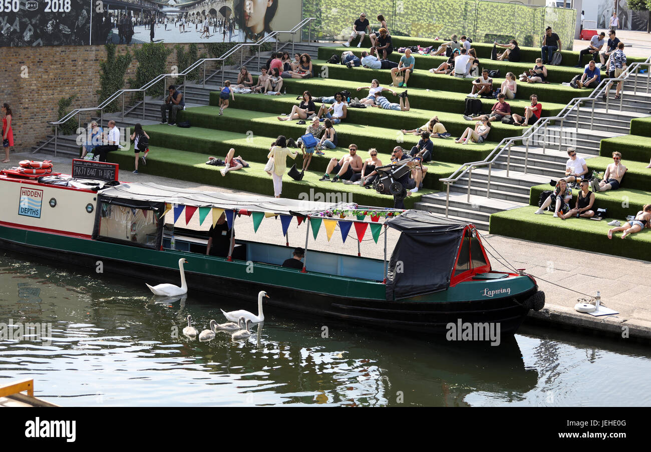 Pic shows: Granary Square King's Cross Hot Weather Pic by Gavin Rodgers ...
