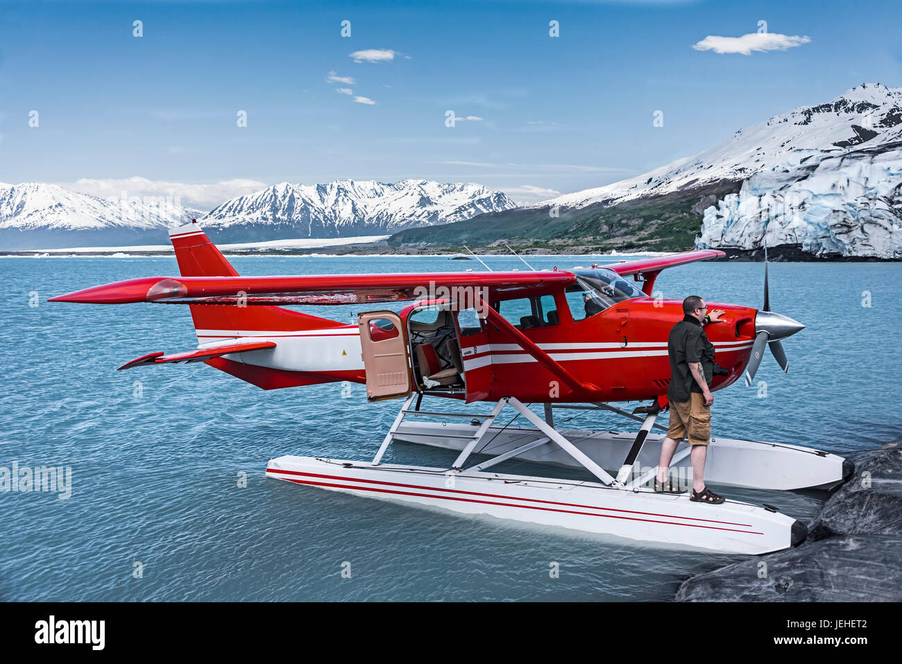 Cessna 206 floatplane hi-res stock photography and images - Alamy