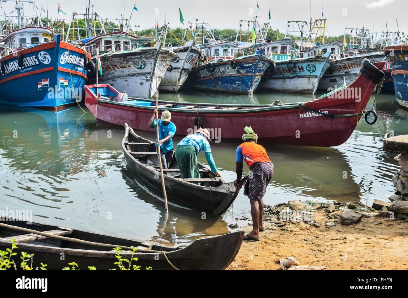 India fishing boat hi-res stock photography and images - Alamy