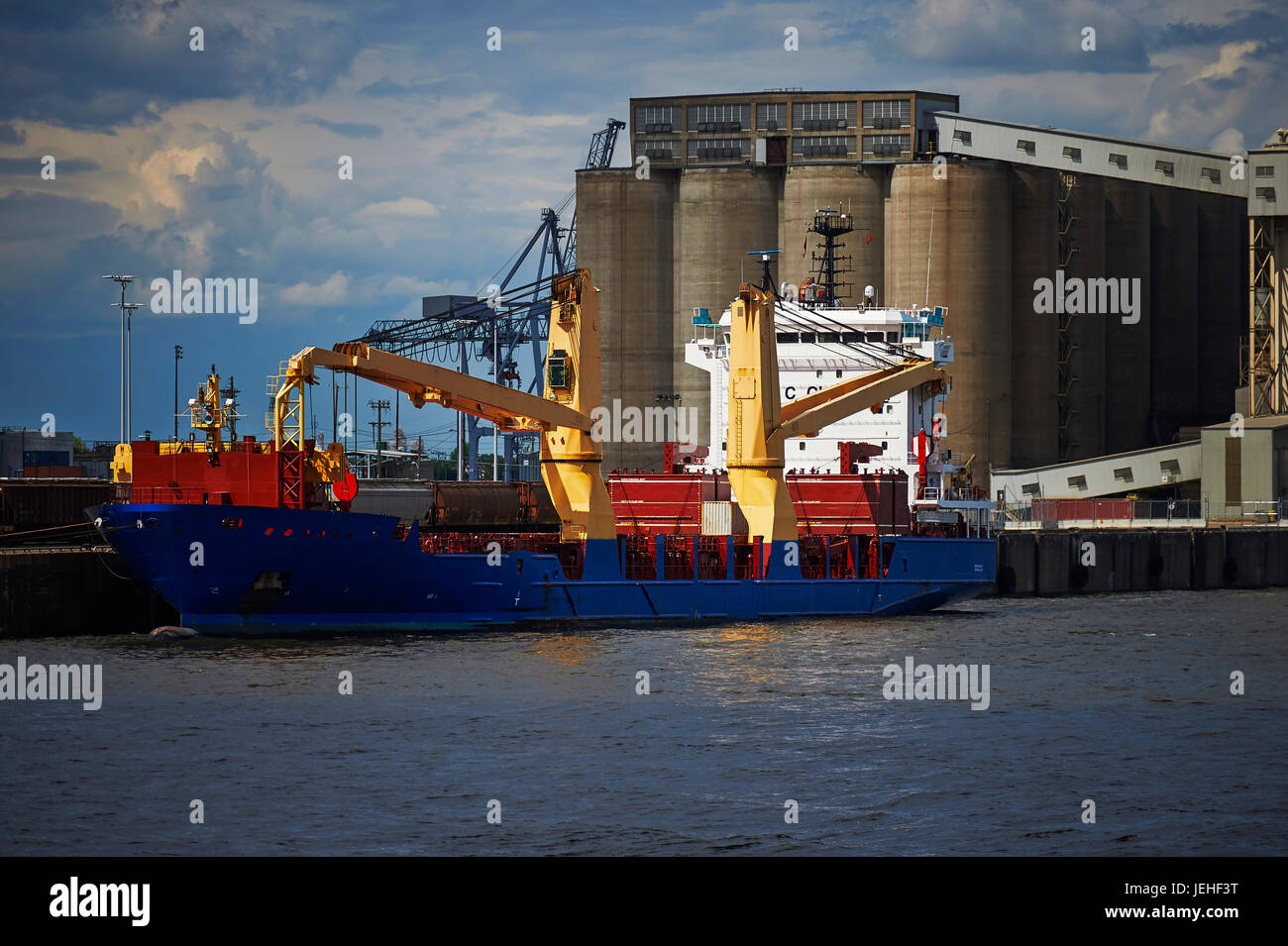 Canada shipping container ship hi-res stock photography and images - Alamy