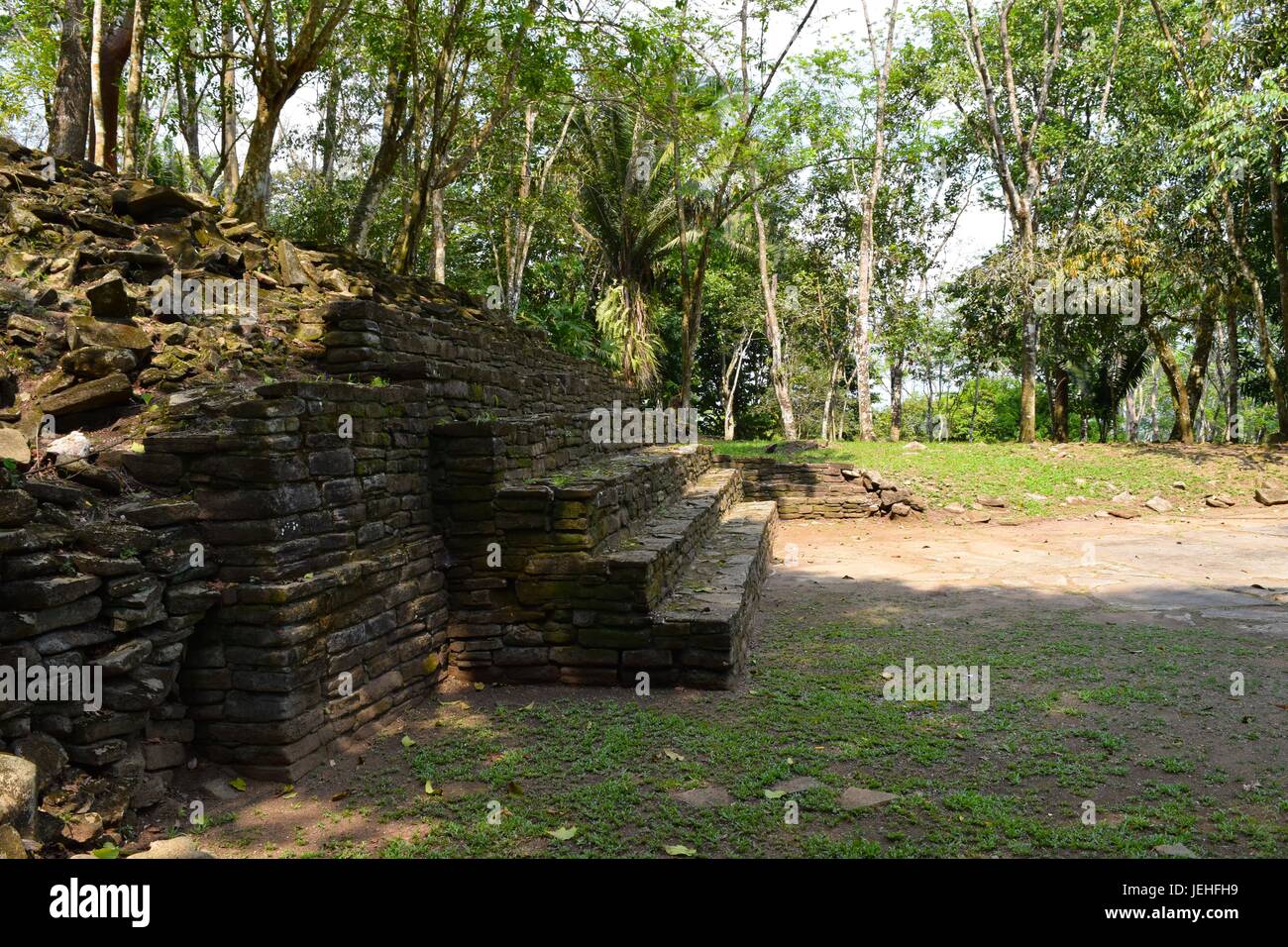 Mayan ruins at Nim Li Punit in Belize Stock Photo - Alamy