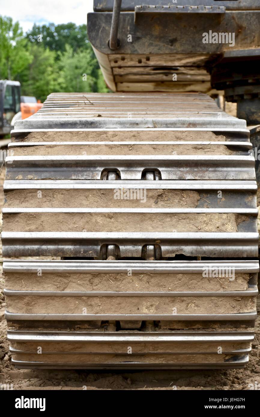 Steal bulldozer tracks hi-res stock photography and images - Alamy