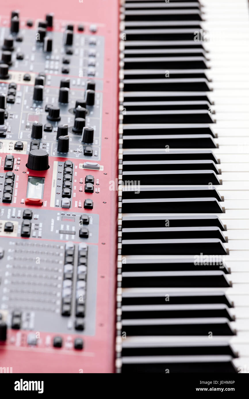 Keyboard synthesizer hi-res stock photography and images - Alamy