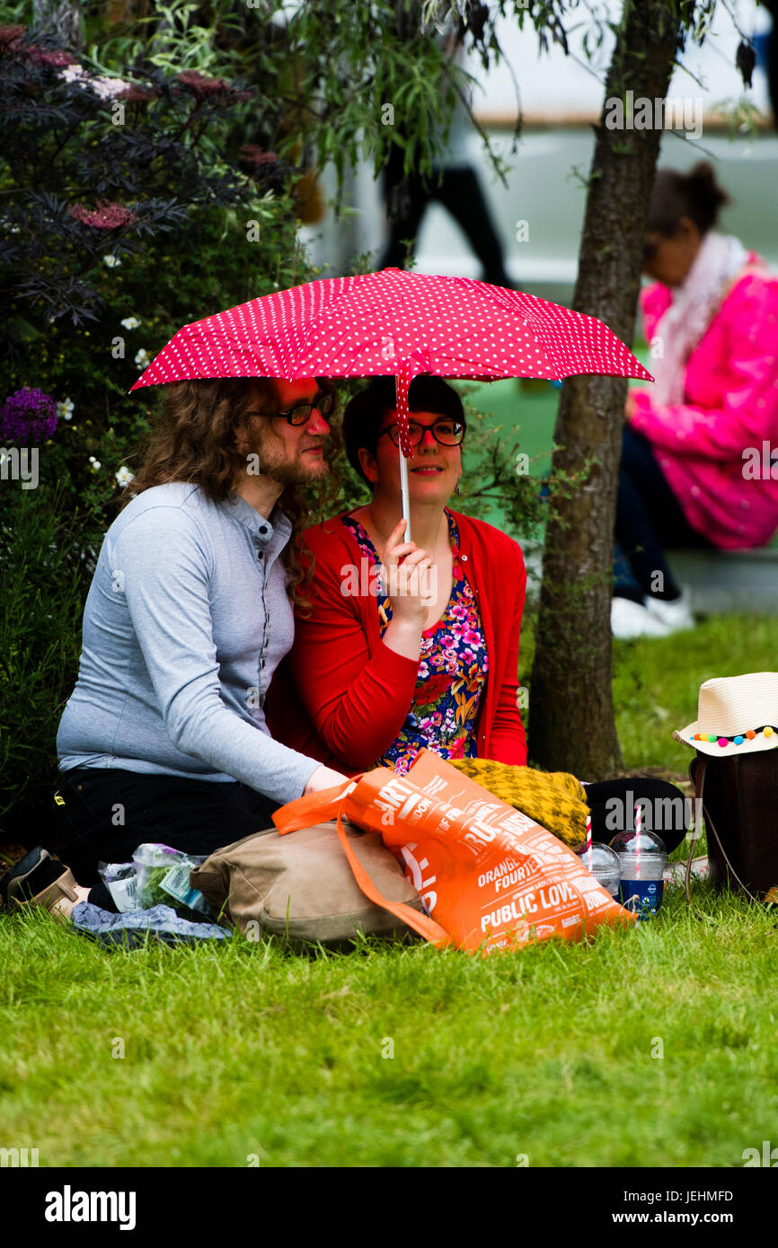 Hay umbrella hi-res stock photography and images - Alamy