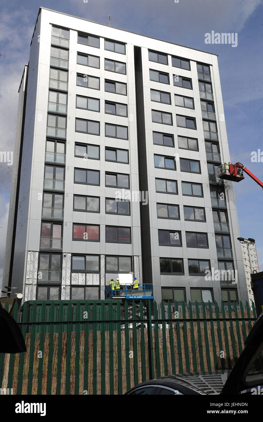 Grenfell tower cladding hi-res stock photography and images - Alamy