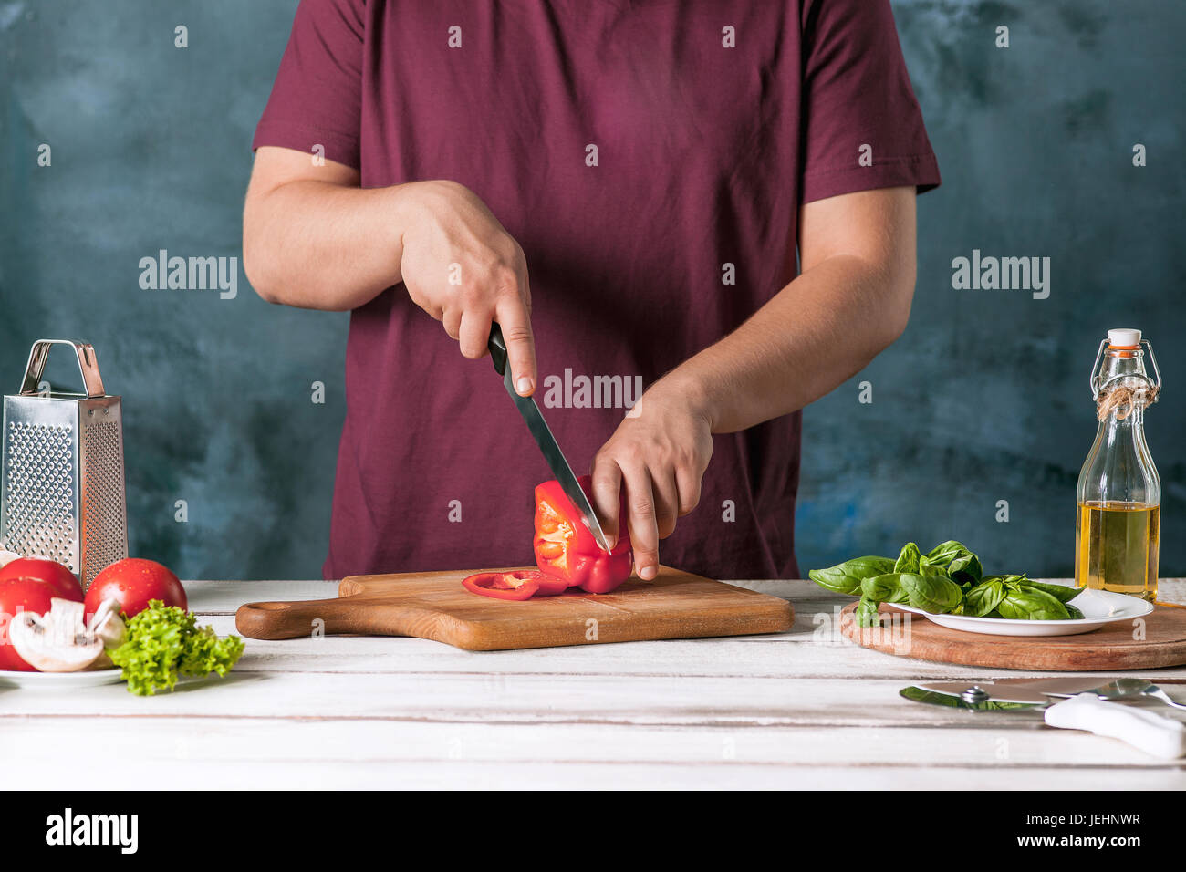 Hand chef pizza crust hi-res stock photography and images - Alamy