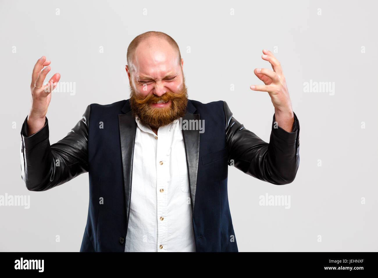 Dissatisfied, screaming man with beard Stock Photo - Alamy