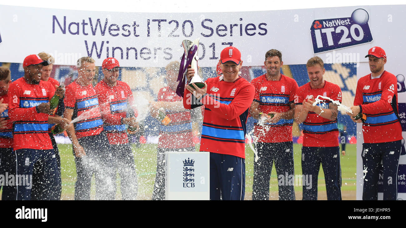 Natwest series trophy hi-res stock photography and images - Alamy