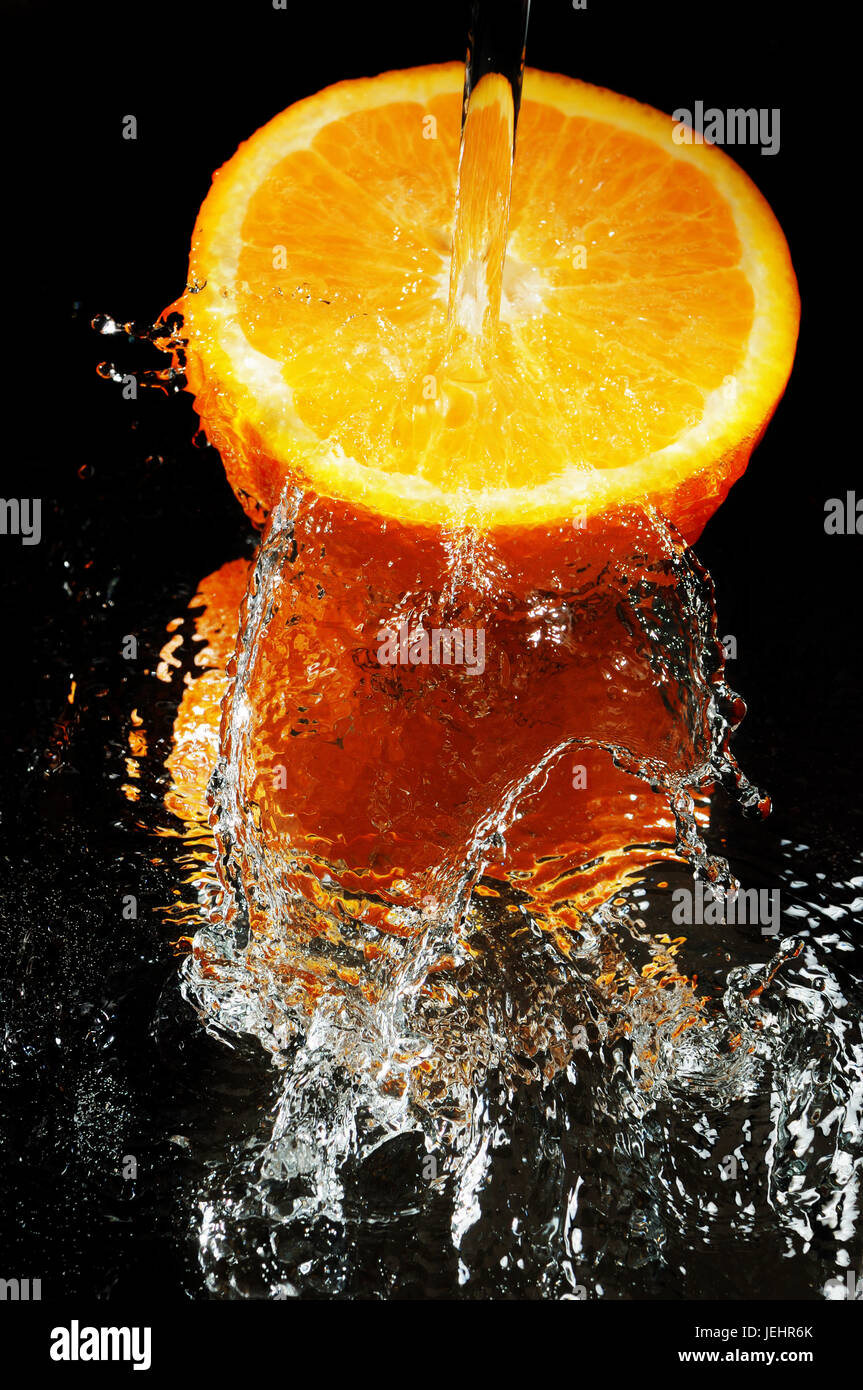 Splash of water with orange slice hi-res stock photography and images ...