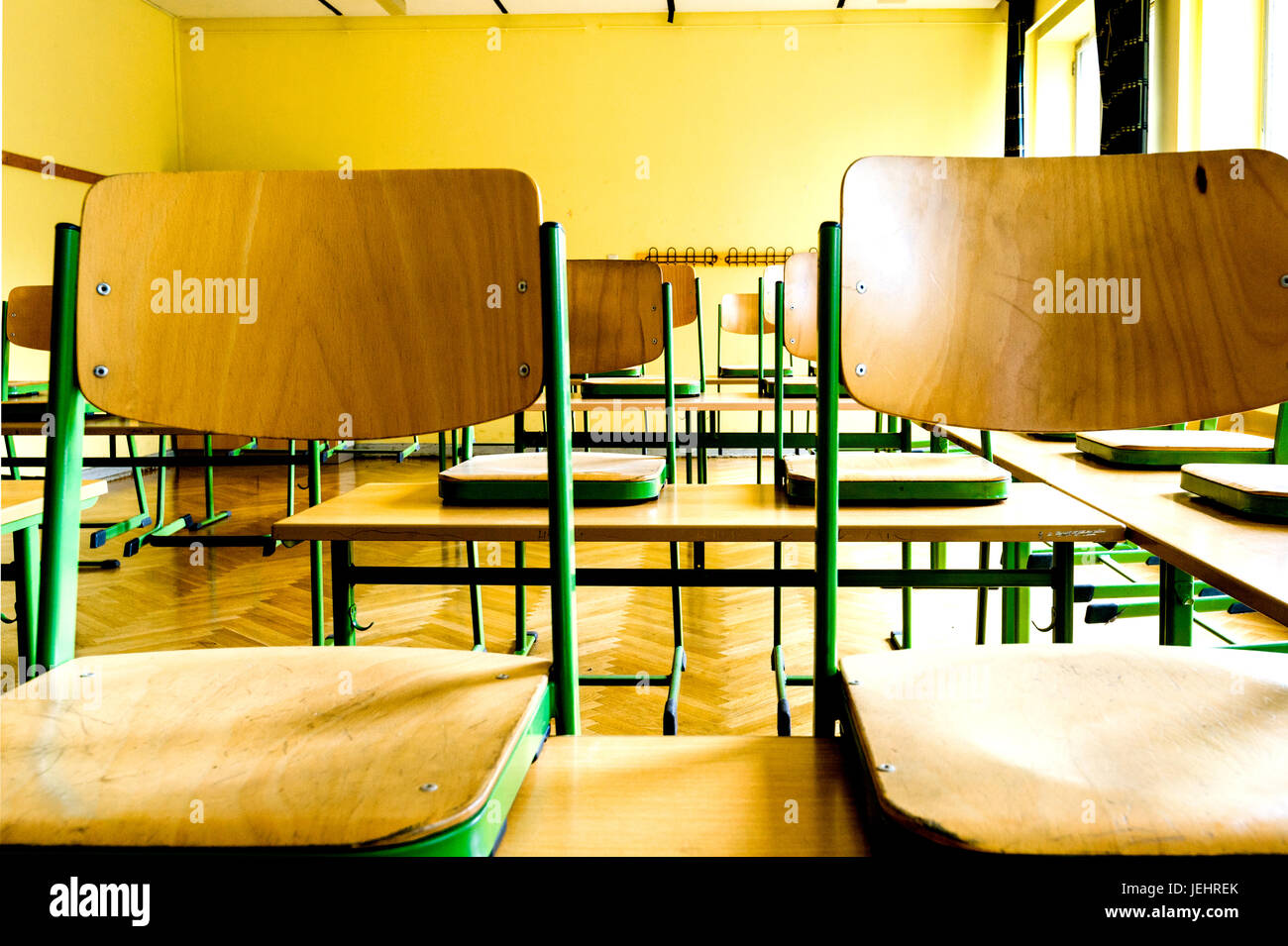 Klassenzimmer ohne Schüler; classroom without students Stock Photo - Alamy