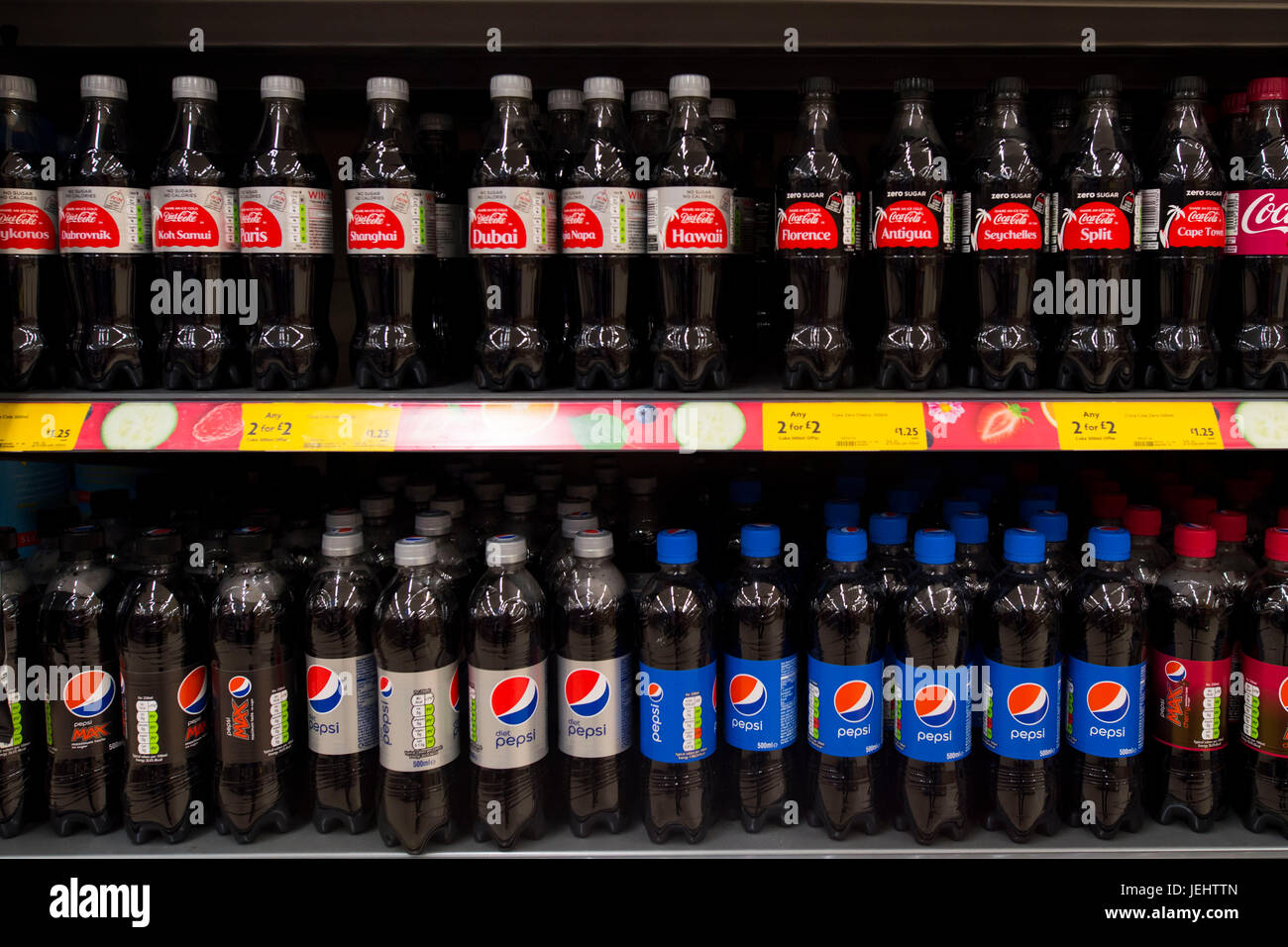 Fizzy drinks on a supermarket shop shelf Stock Photo - Alamy