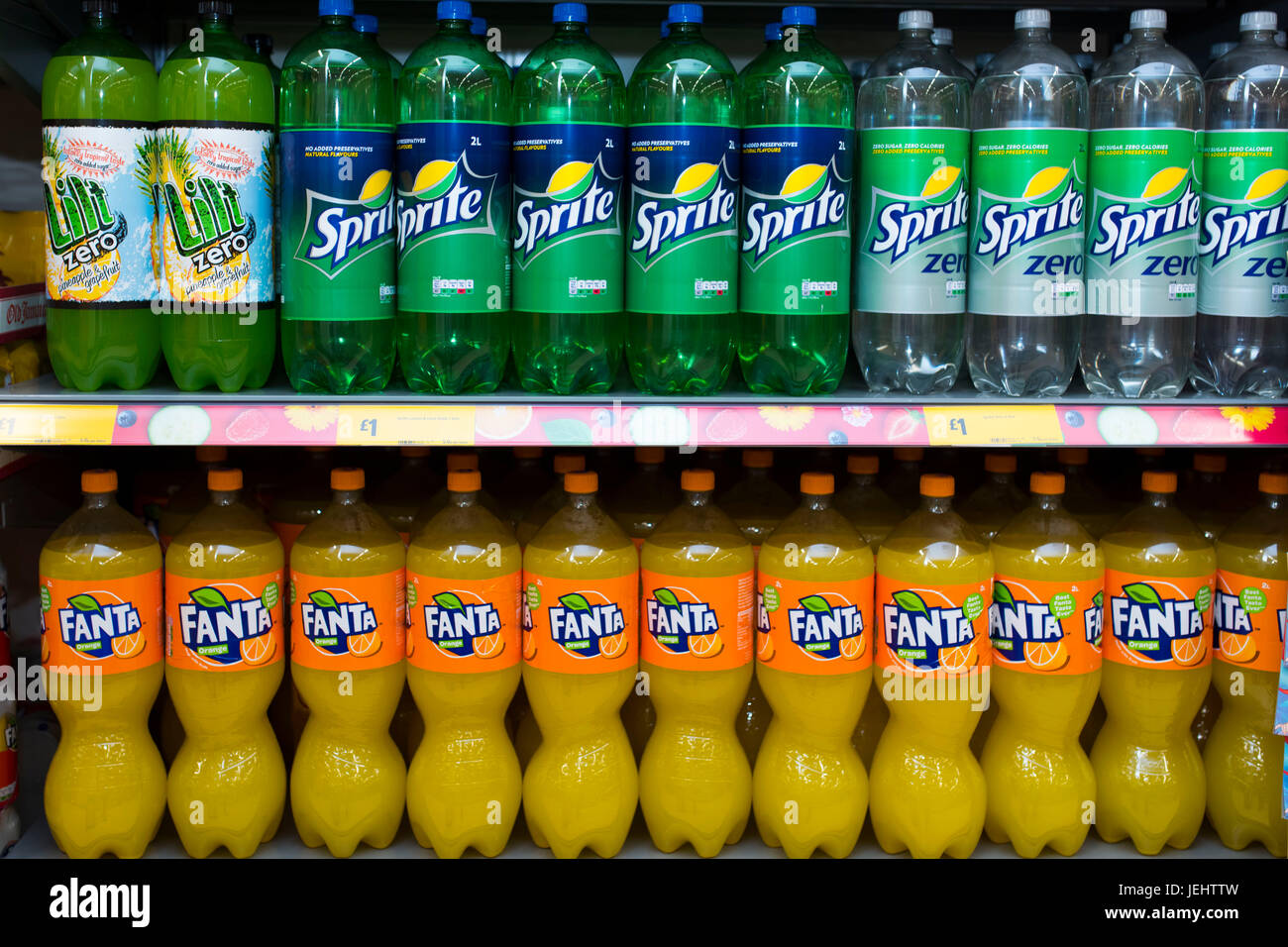 Fizzy drinks on a supermarket shop shelf Stock Photo - Alamy