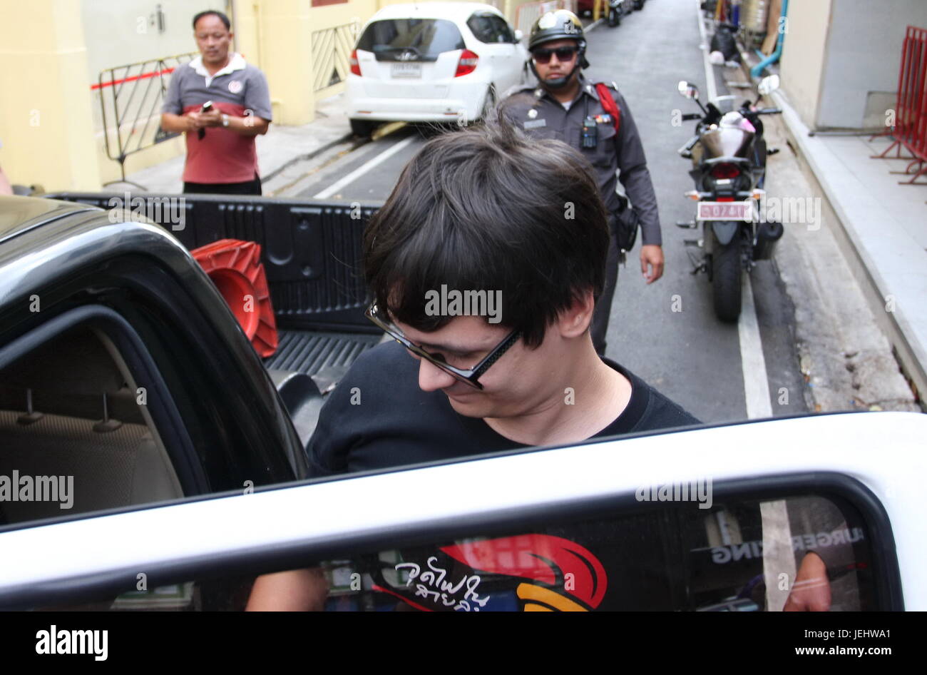 Bangkok, Thailand. 25th June, 2017. Rome Rangsiman, pro-democracy activist was arrested as he ...