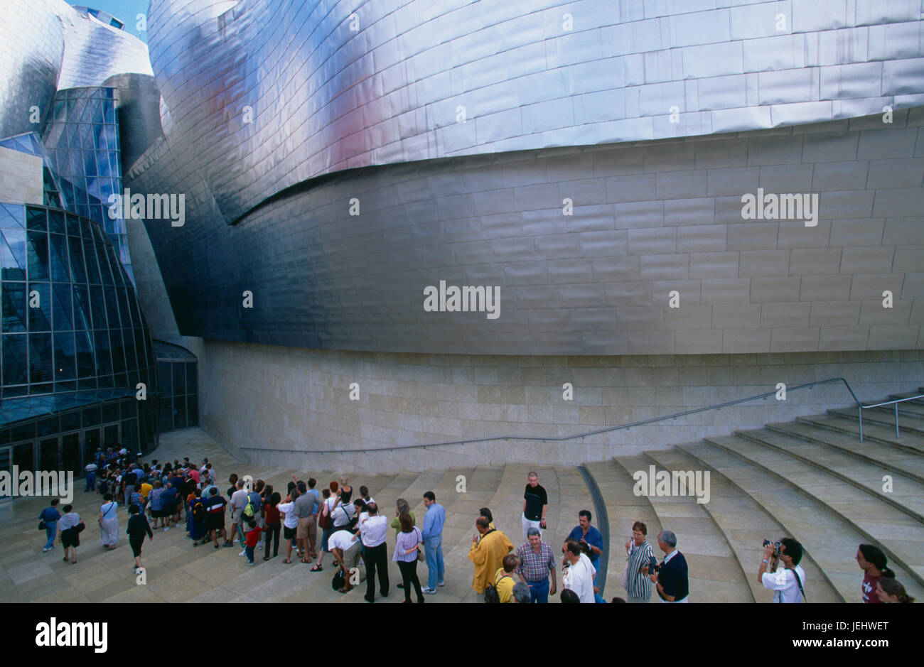 Museum queue guggenheim hi-res stock photography and images - Alamy