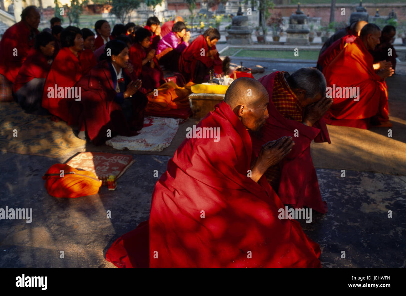 India , Bihar , Bodh Gaya, Bhutanese Buddhist pilgrims praying Stock ...